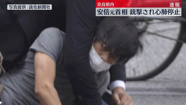 安倍元首相を銃撃 山上徹也容疑者とみられる男の確保の瞬間