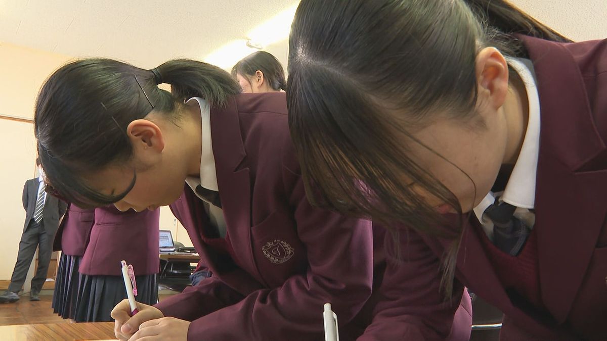 あなたの“推し”は誰？選挙って楽しい感じでできる！高校生が「模擬投票」を体験（2026年1月29日掲載）｜南海放送NEWS NNN