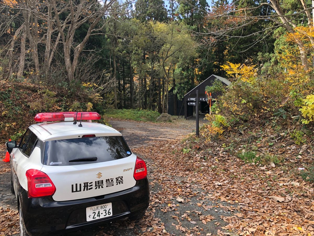 【速報】米沢市の滑川温泉の旅館1階にクマが居座る 家族3人は2階からパトカーに避難（2025年11月7日掲載）｜YBC NEWS NNN